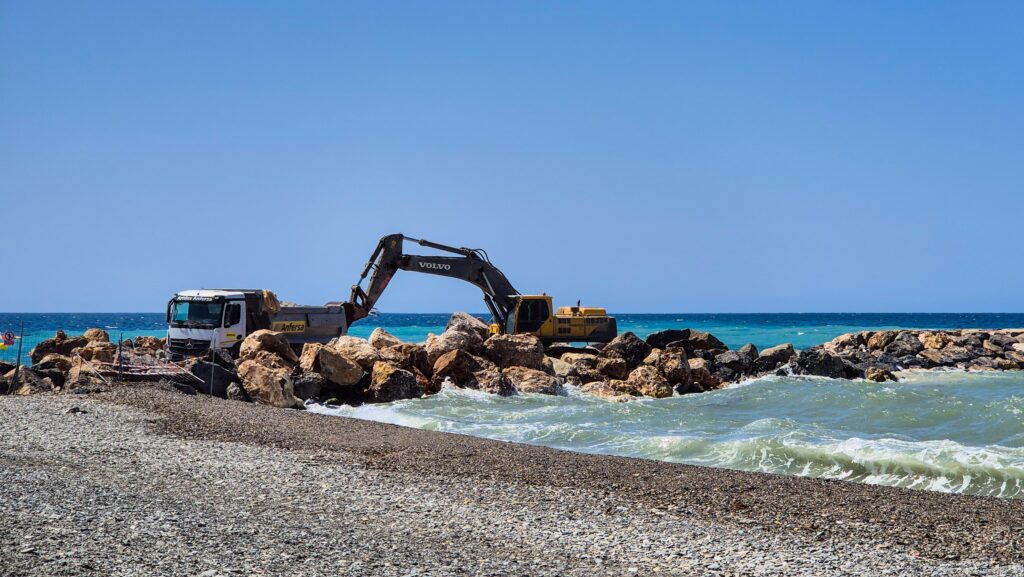 El Ayuntamiento informa sobre el actual estado de las obras del espigón ...