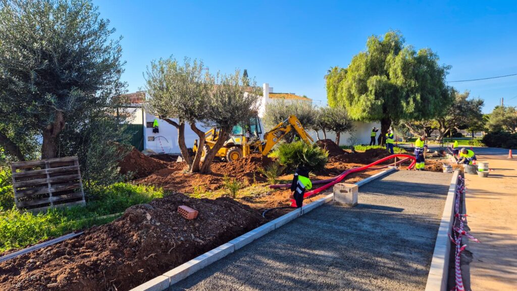 El Ayuntamiento de Motril impulsa la mejora de los acerados de Puntalón ...